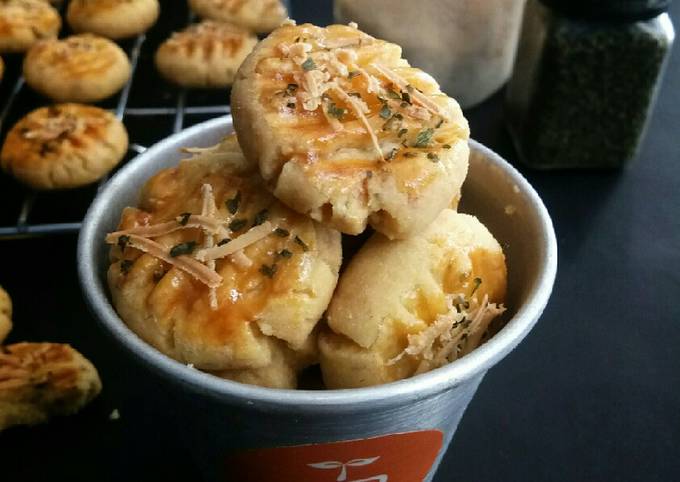 Resep Kue Gurih Garlic Cheese Cookies yang Rasanya Manis-Gurih