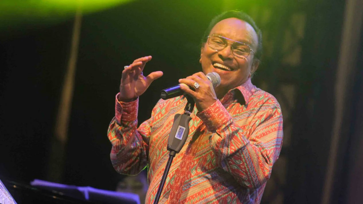 Musisi Legendaris Bob Tutupoly Meninggal Dunia di Usia 82 Tahun