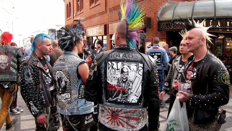 Salah Kaprah Terhadap Anak Punk. Dianggap Berandalan Sampai Nggak Punya ...