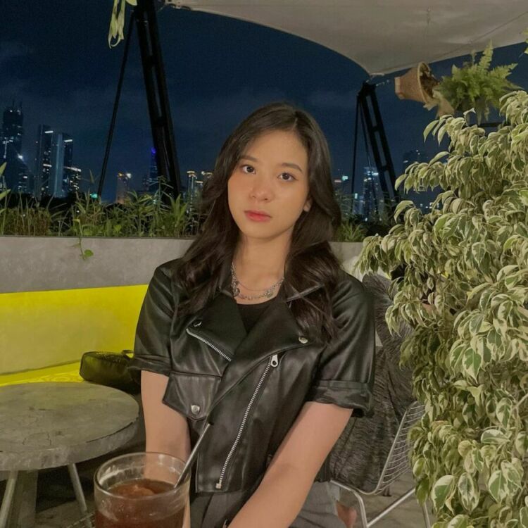 Zee JKT48 Minta Maaf Usai Video Ngevape Viral: Janji Akan Lebih Baik ke Depannya