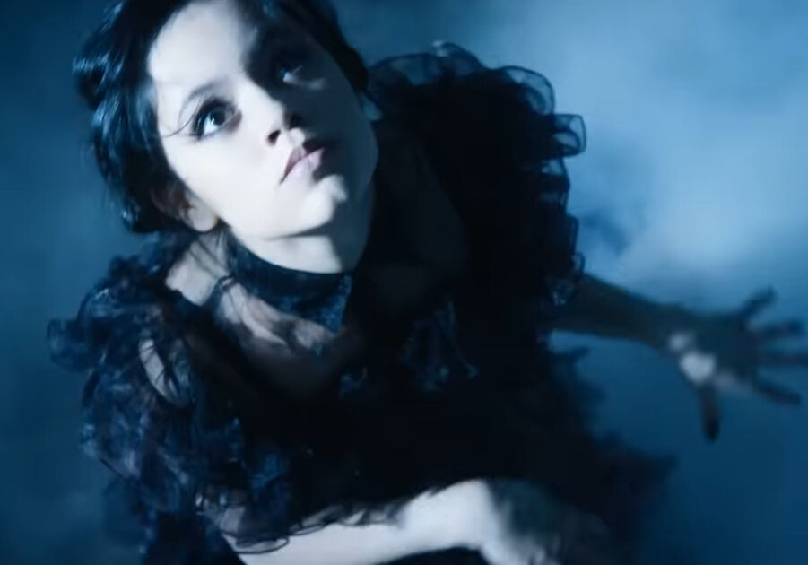 Kenali Goth Dance Iconic Jenna Ortega pada Serial Netflix Wednesday