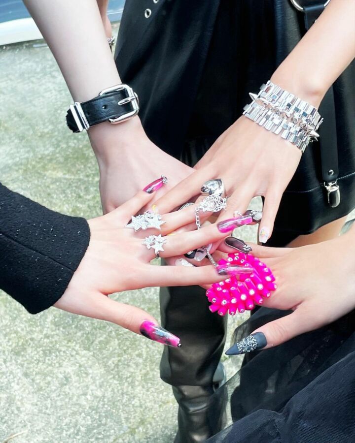 Yuk, Kenal Lebih Dekat dengan MAVE, Girl Group K-Pop Berkonsep Virtual ...