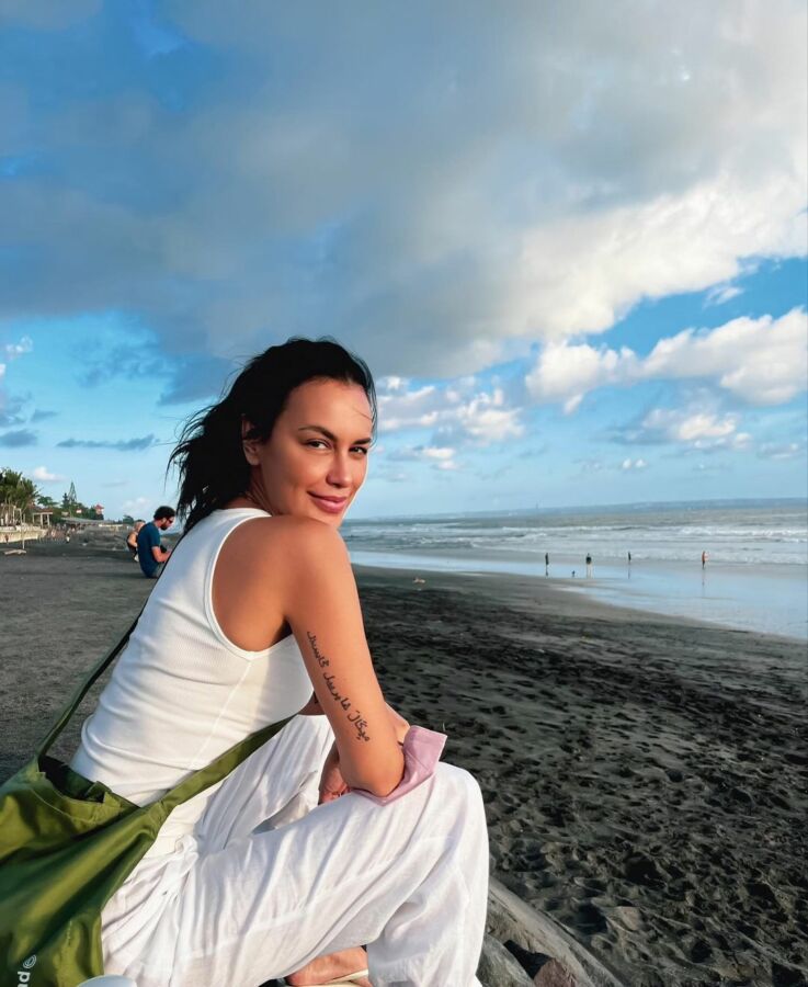 Menolak Tua! Wajah Awet Muda Sophia Latjuba Tuai Decak Kagum Orang Eropa