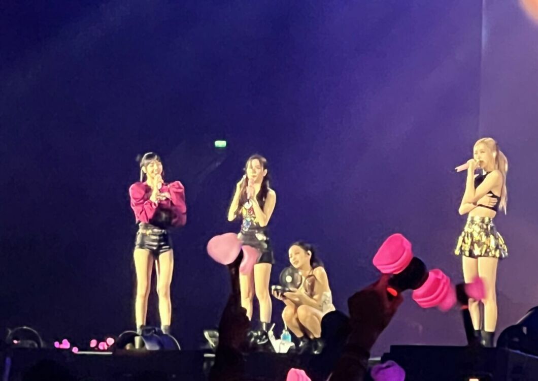Serba-serbi Konser Blackpink Jakarta Day 1, GBK Jadi Pink hingga Dress Rose Lepas