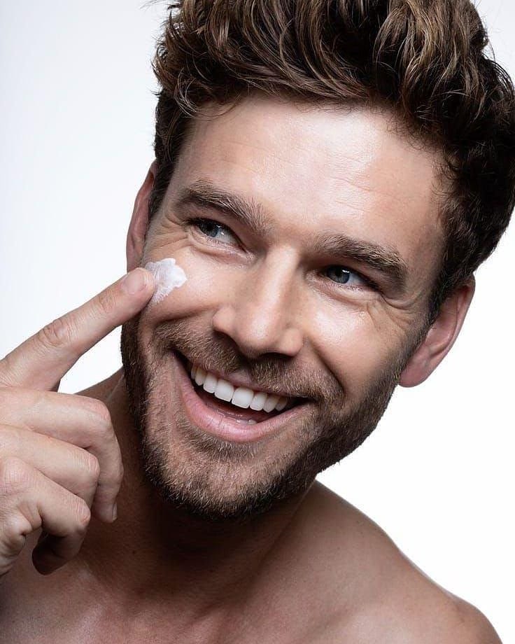 Berikut Basic Skincare Cowok yang Harus Kamu Tahu