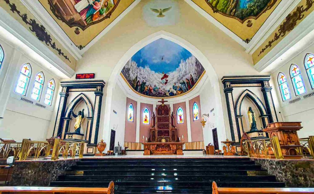 Menengok Pesona Gereja St. Yakobus Surabaya