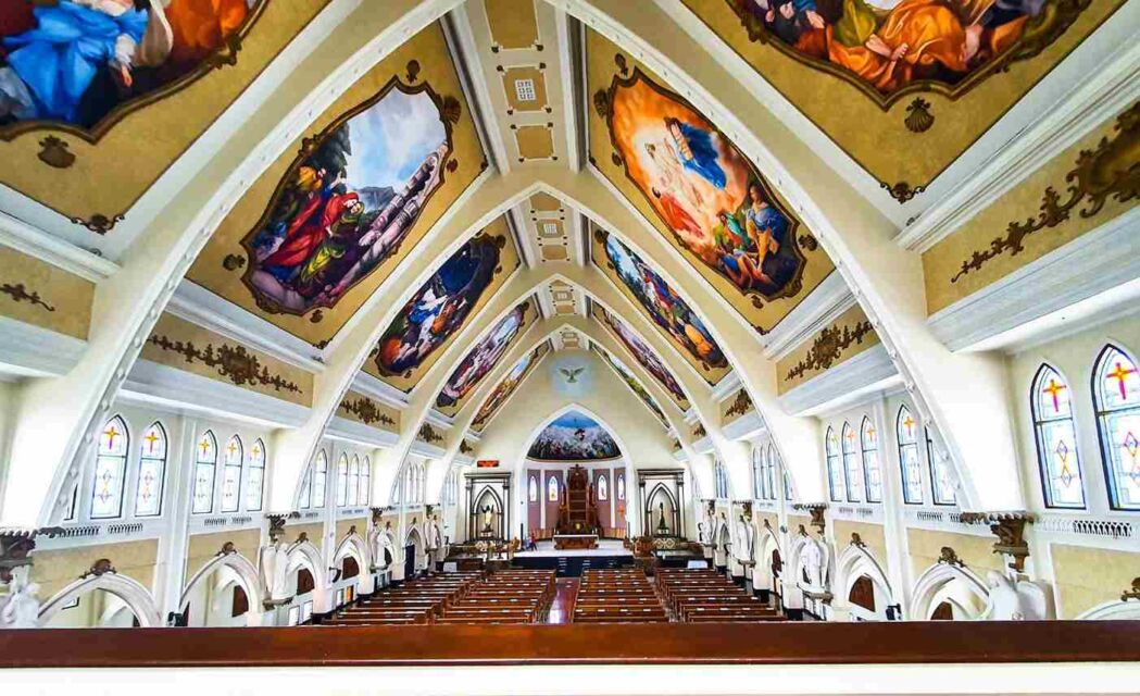 Menengok Pesona Gereja St. Yakobus Surabaya